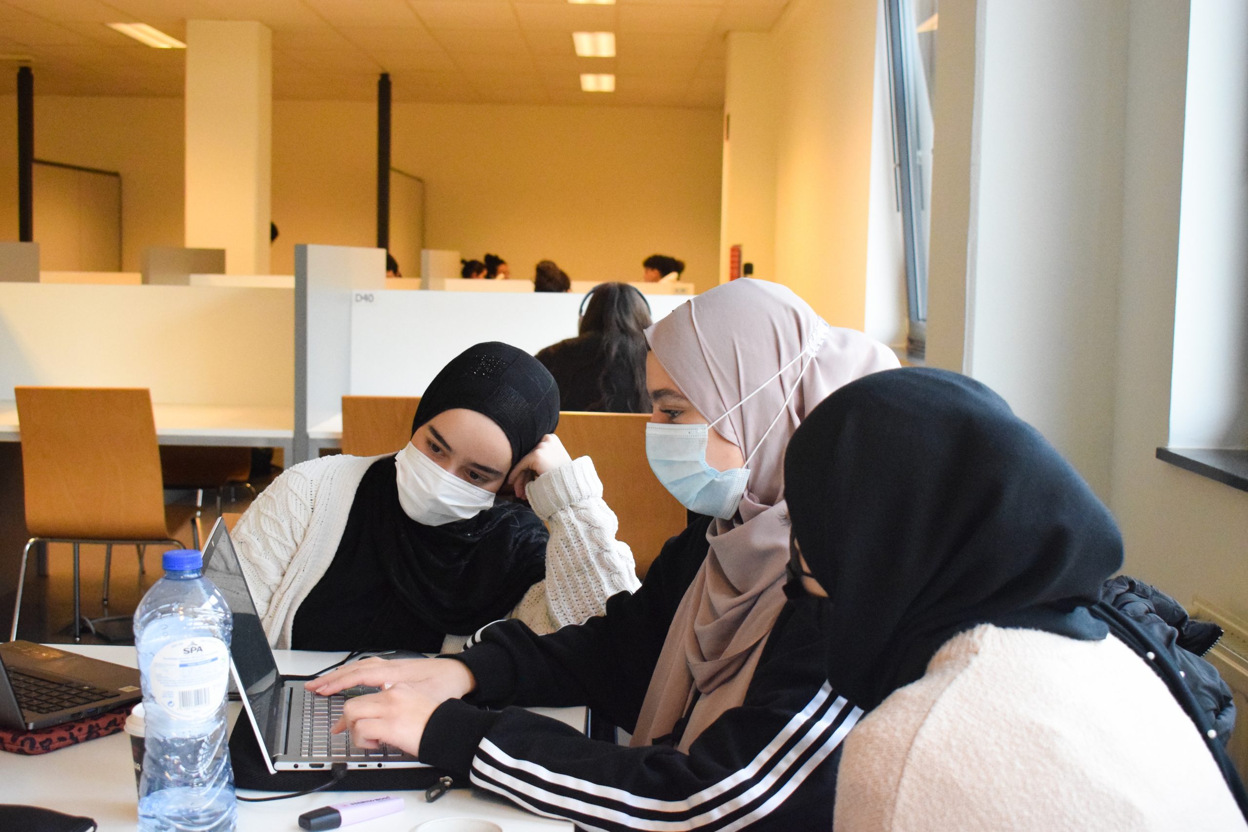 Human Rights Day: BOEH! gaat de strijd aan tegen het hoofddoekverbod - wrAP